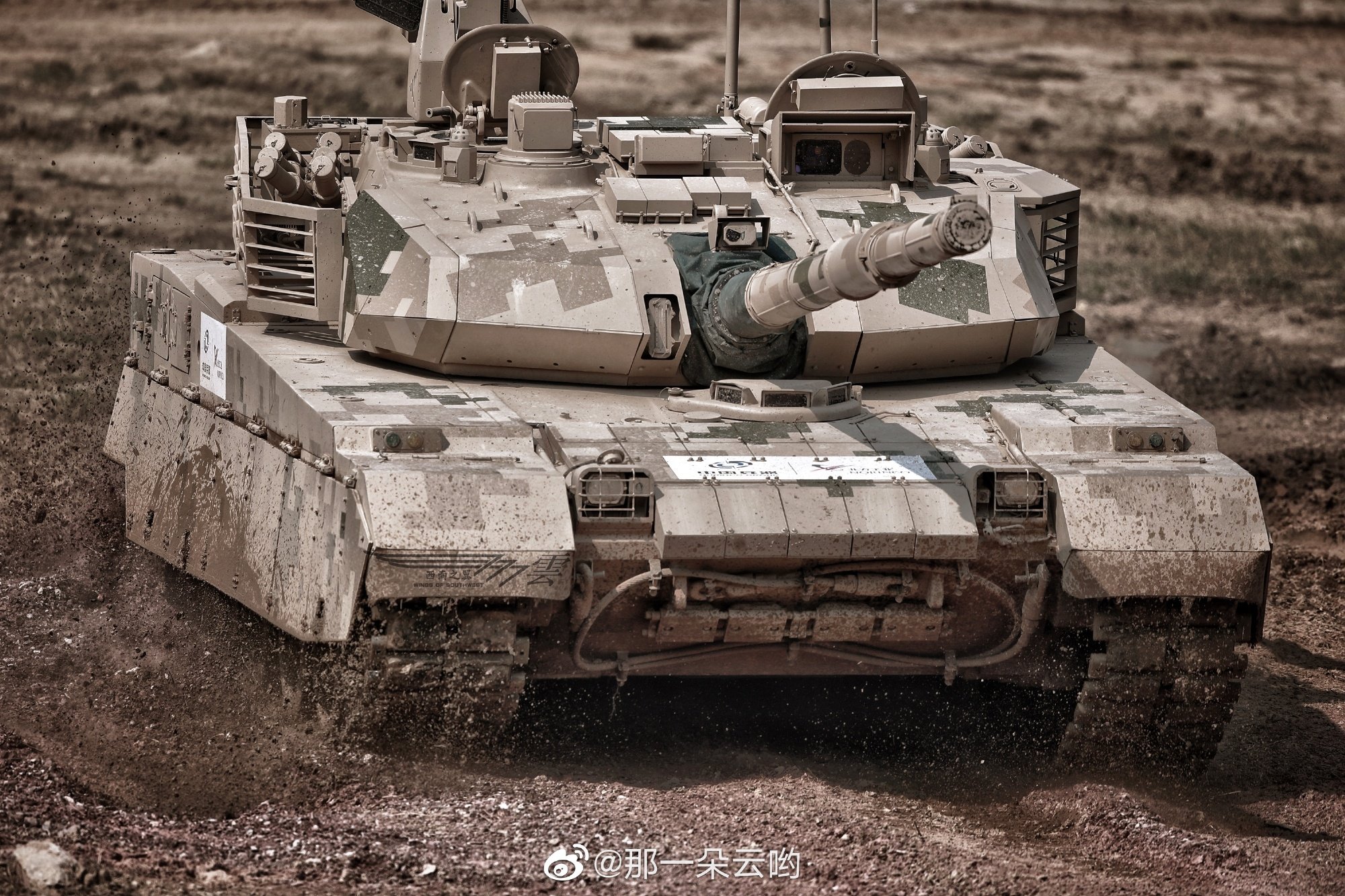 Çin üretimi VT-4 tankı gösteri sırasında bozuldu. - Strateji